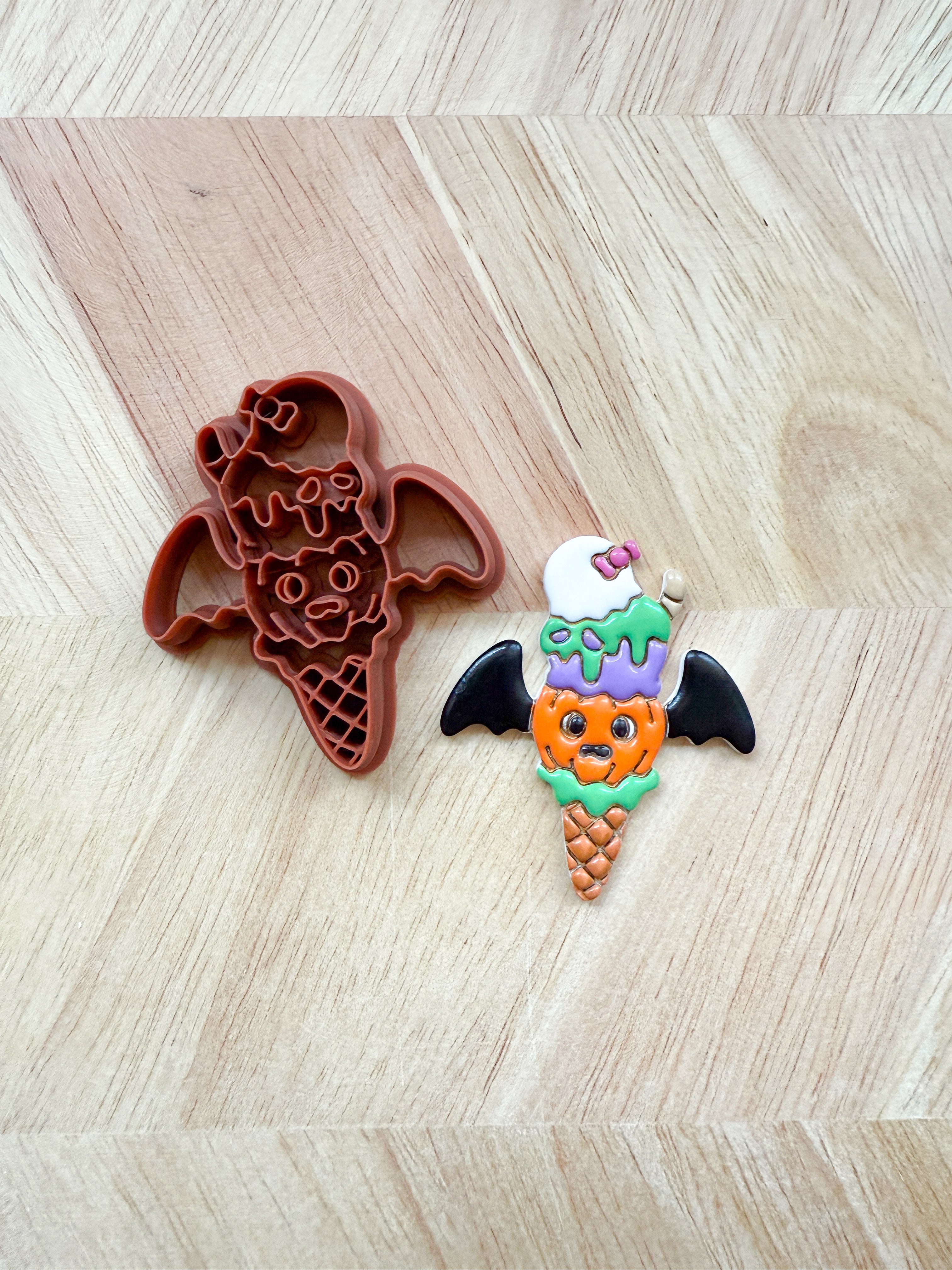 SPOOKY ICE CREAM CONE | HALLOWEEN 2025 | CLAY CUTTERS – Prism Clay Co.
